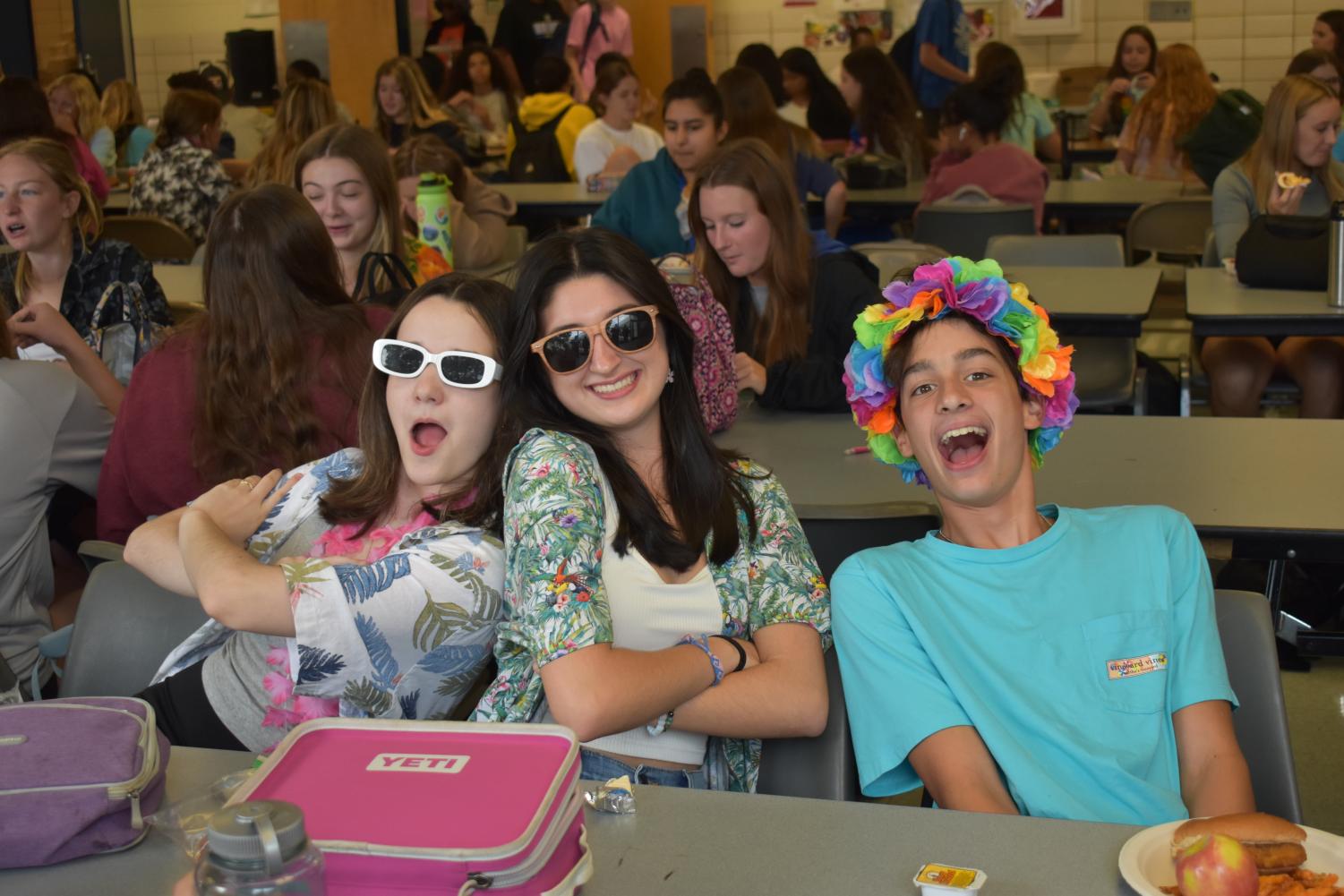 Spirit week 2022: Tropical Tuesday! – Devils' Advocate